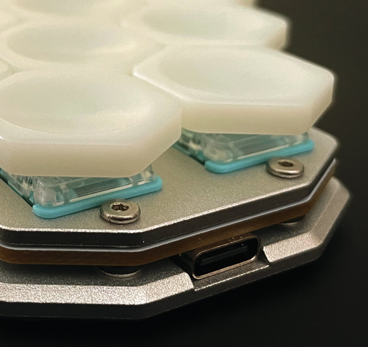 0xC.pad: Hexagonal keys low profile macropad